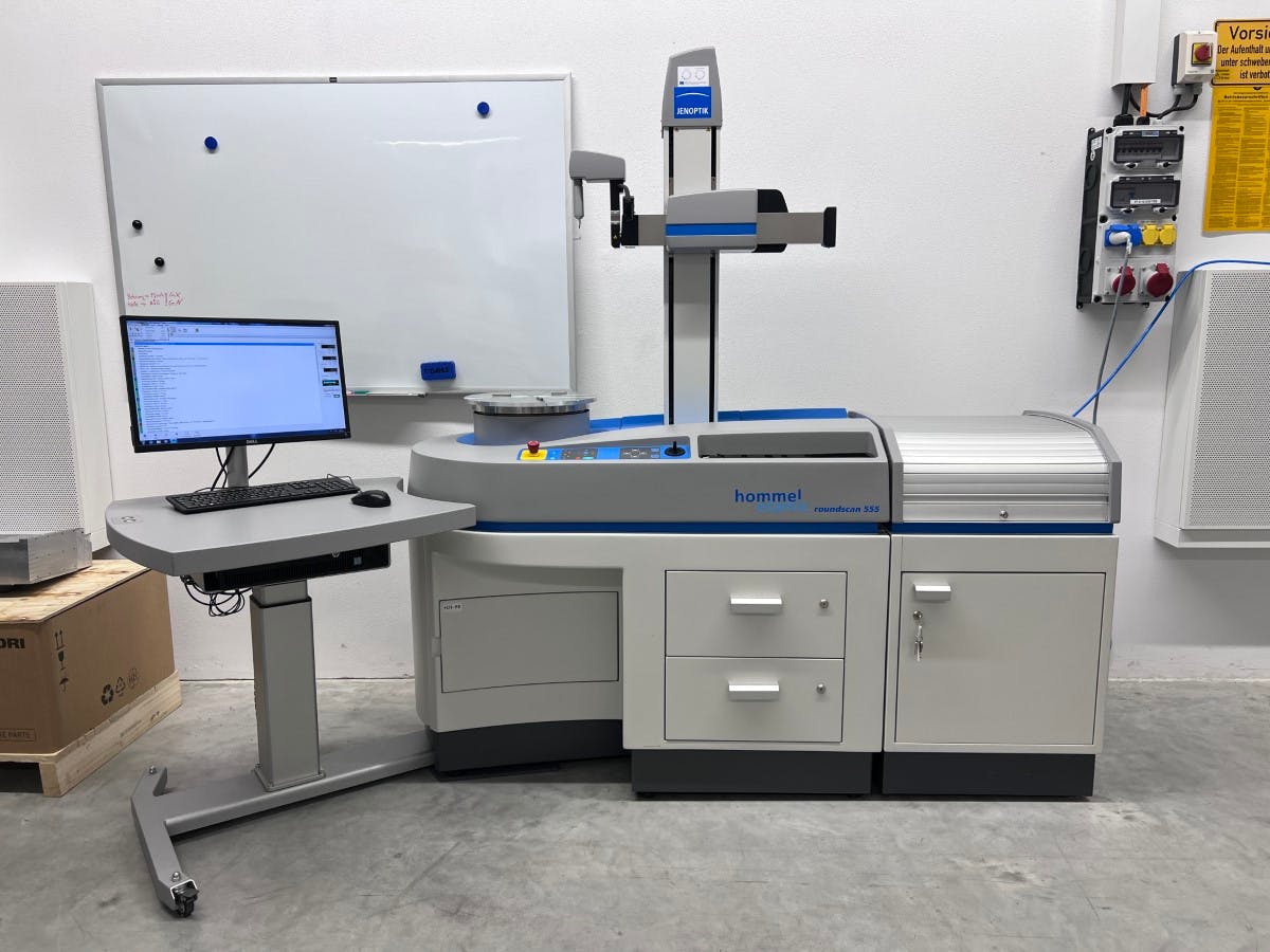 Hommel-Etamic Roundscan 555 – Measuring machine